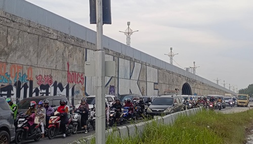 Simpang SKA Pekanbaru Macet Parah Tiap Sore, Warga Minta Jalan Segera ...